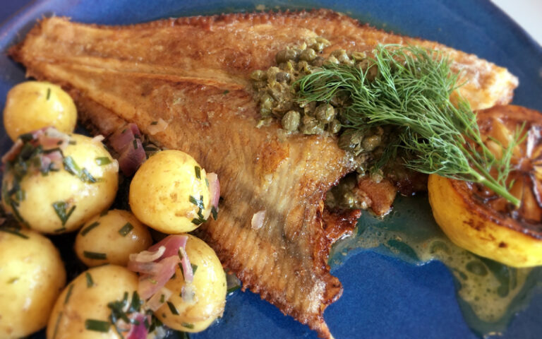 Knud Spisehus - god mad på havnen i Hundested | Mit Halsnæs